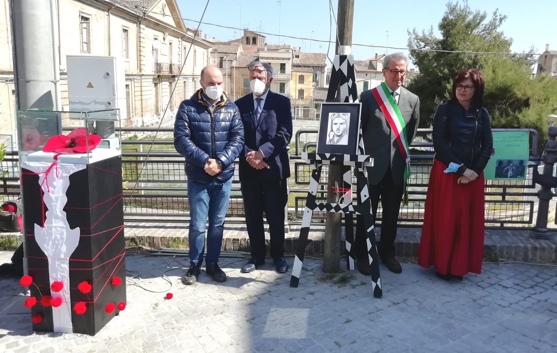 "Tracce di Libertà": inaugurata l'installazione dedicata al partigiano ...