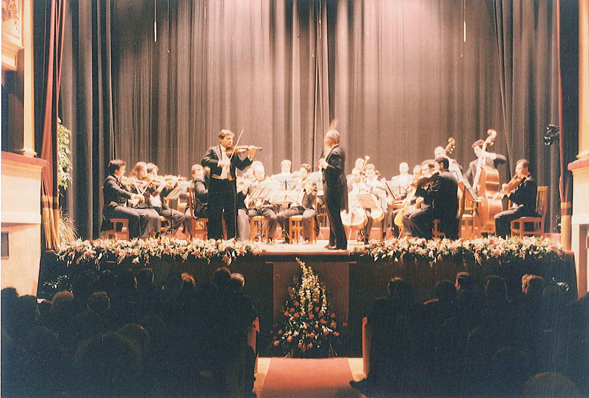 Venticinque anni fa la prima dopo i restauri del teatro Fenaroli ...