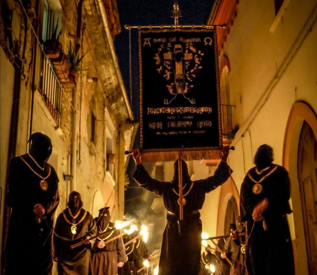 Con le solenni processioni si entra nel vivo della Settimana Santa ...