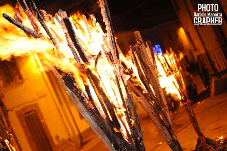 Il 24 dicembre a Fraine l’accensione delle tradizionali farchie ...