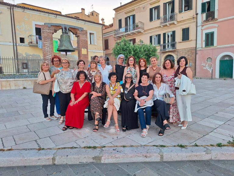 La ex 4ª dell’Istituto Magistrale festeggia i 45 anni dal diploma ...