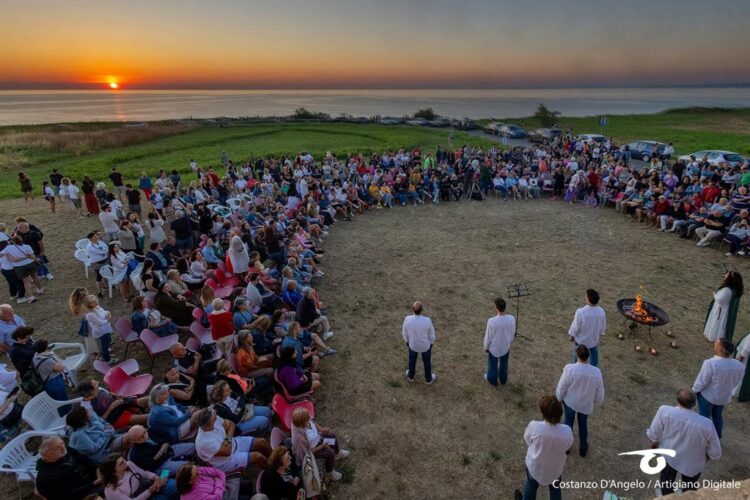 L'alba dell'estate nell'incanto di Punta Penna: il concerto del ...